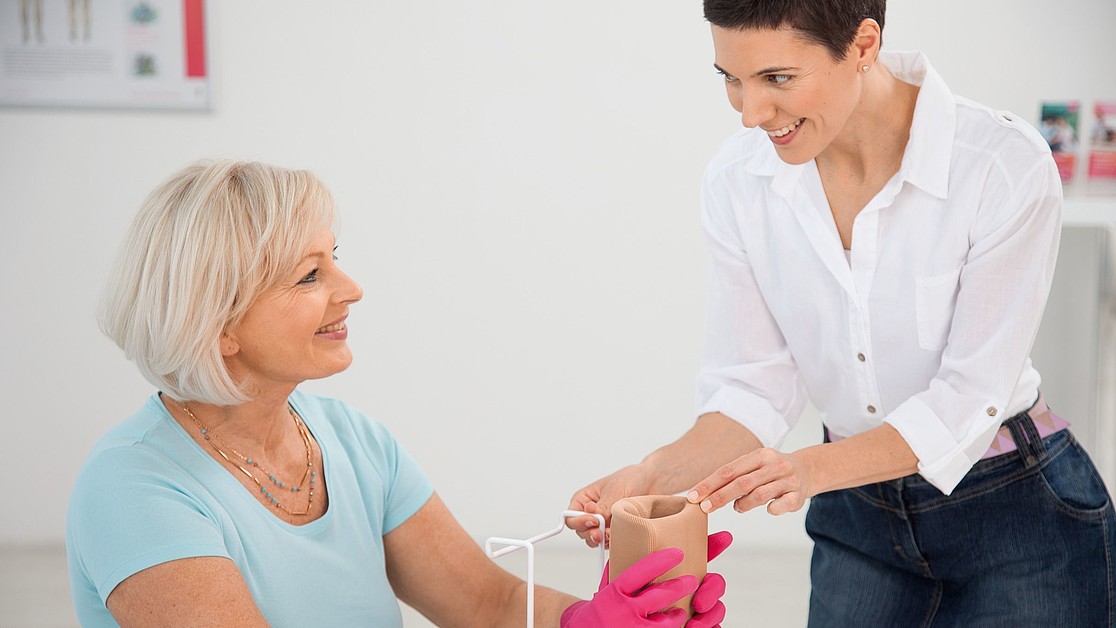 Putting on compression stockings with a donning aid. The right way | medi